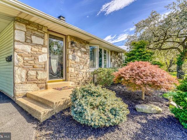 225 Diane Ave, Hatboro, PA 19040