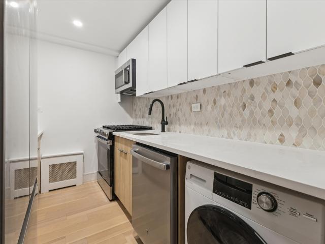 225 E 46TH Street 3D