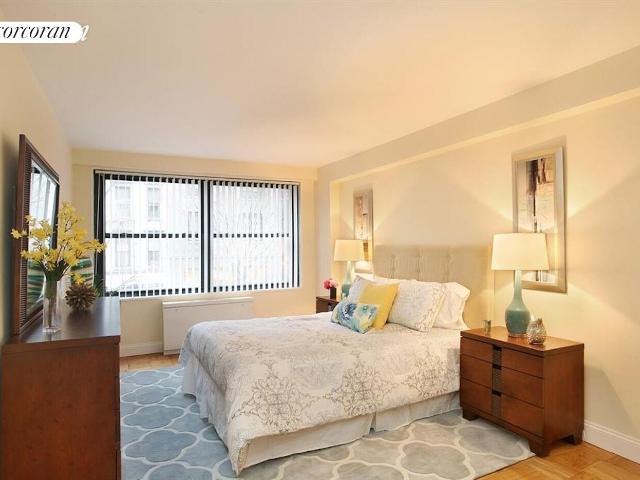 225 E 57TH Street 2M