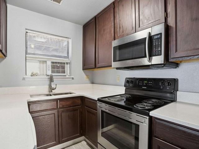 225 E 8th Ave Apt F6, Longmont, CO 80504