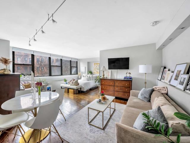 225 E 36th Street 3K