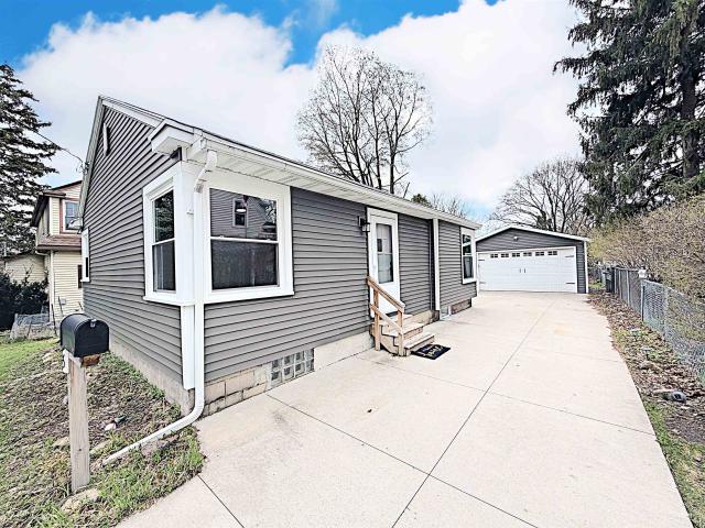 225 E Circle St, Appleton, WI 54911 | MLS #50323 | Compass