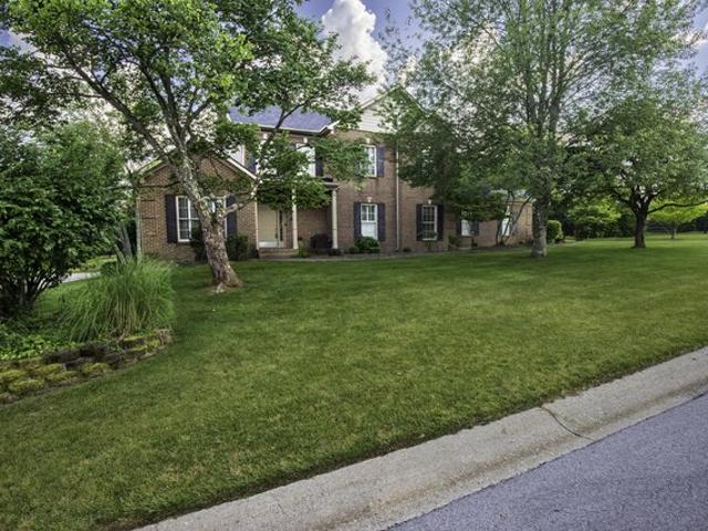 225 Helmsley Ln, Versailles, KY 40383