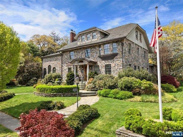 225 Hillside Ave, Nutley, NJ 07110