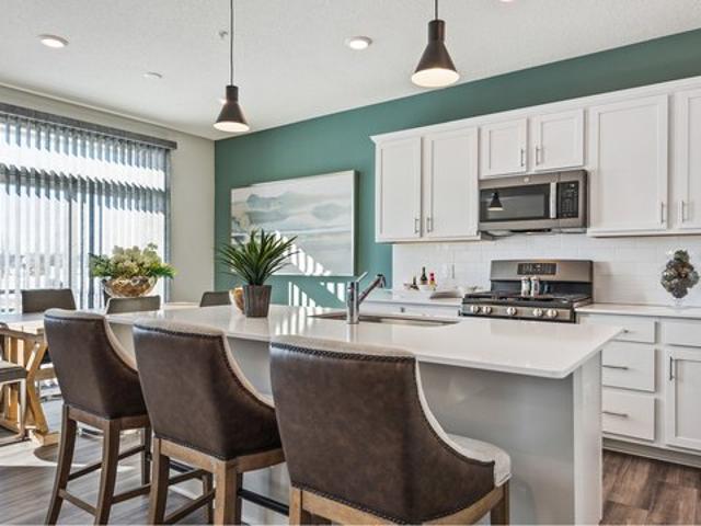 225 Huntington Dr, Waconia, MN 55387