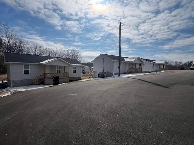 225 Iris Ln