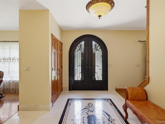 225 Old Willets Path