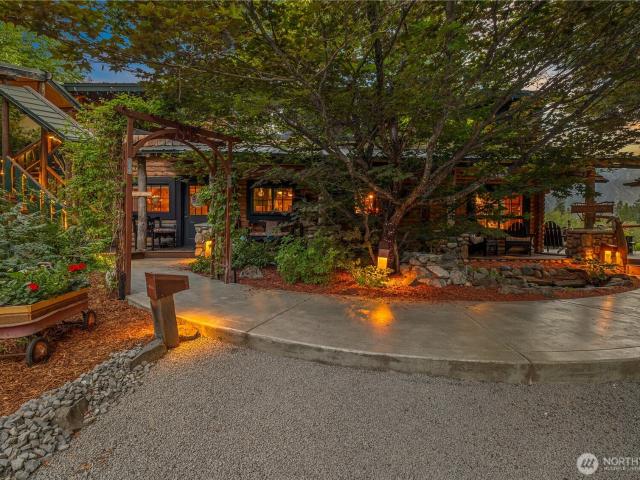 225 Lovely Lane