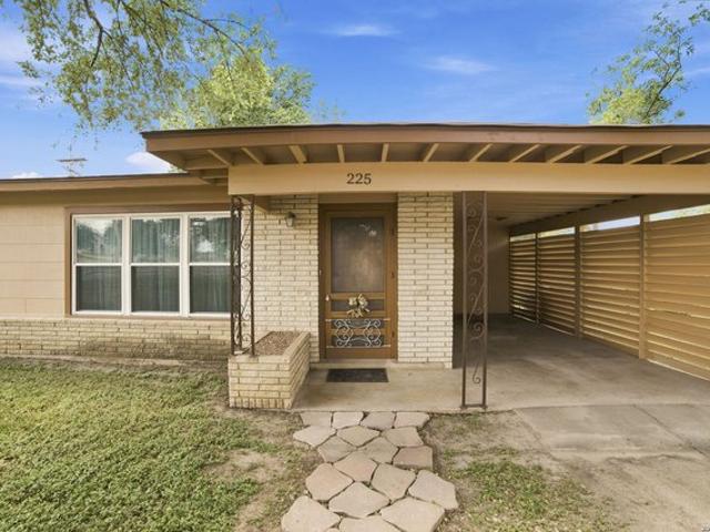225 Lower Lacoste Rd, Castroville, TX 78009