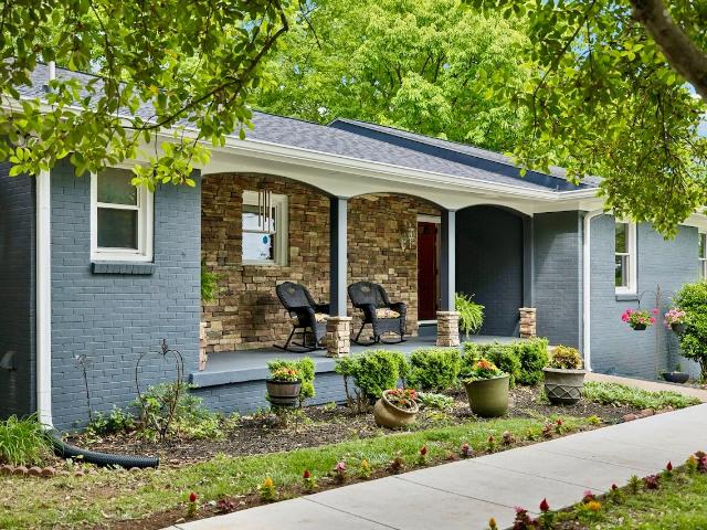 225 London Ln