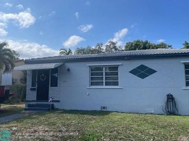 225 Lafayette Dr, Miami Springs, FL 33166