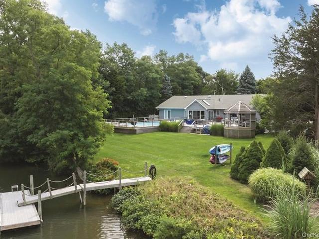 225 Lakeside Dr S, Southold, NY 11971