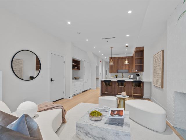 225 Montgomery St # 1