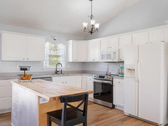 225 Mayfield Ln