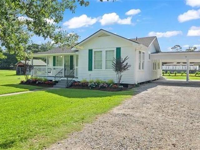 225 Magnolia St, Mandeville, LA 70448 | MLS #2554 | Compass