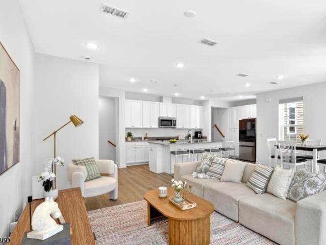 225 Myrtle Rd