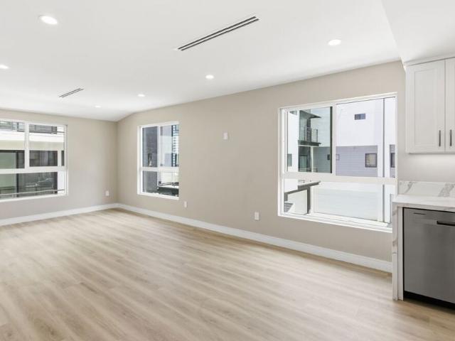 225 N Burlington Avenue