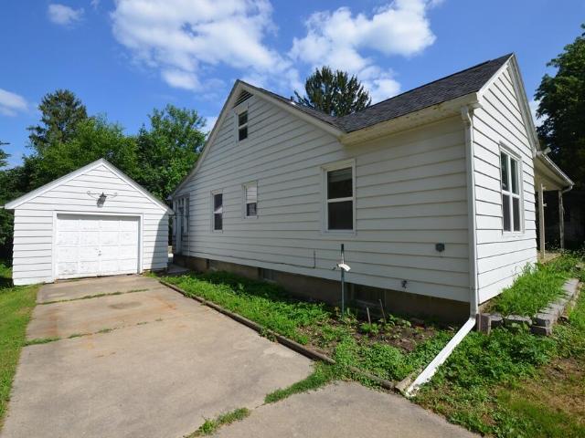 225 N Esterly Ave