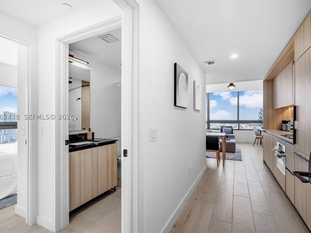 225 N Miami Ave Apt 3712, Miami, FL 33128
