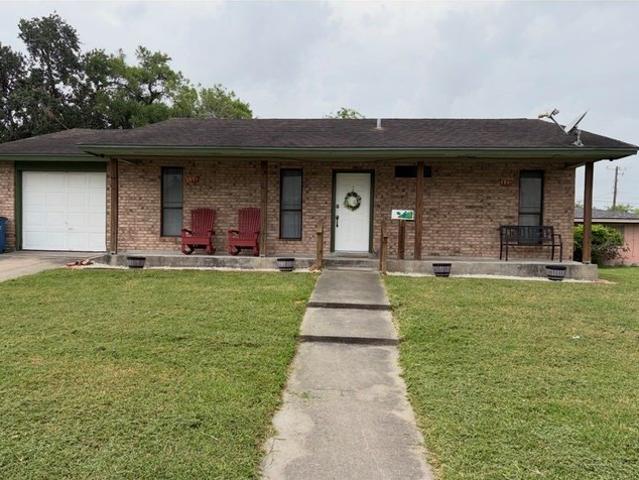 225 N Sehorn St, Sinton, TX 78387