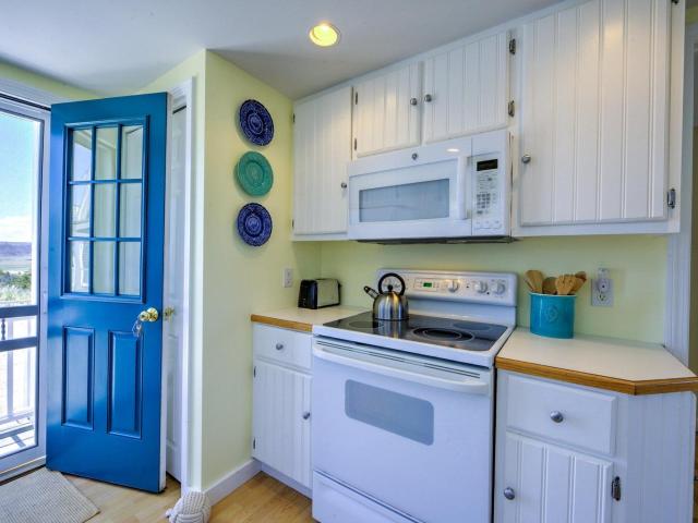 225 N Shore Boulevard UNIT J