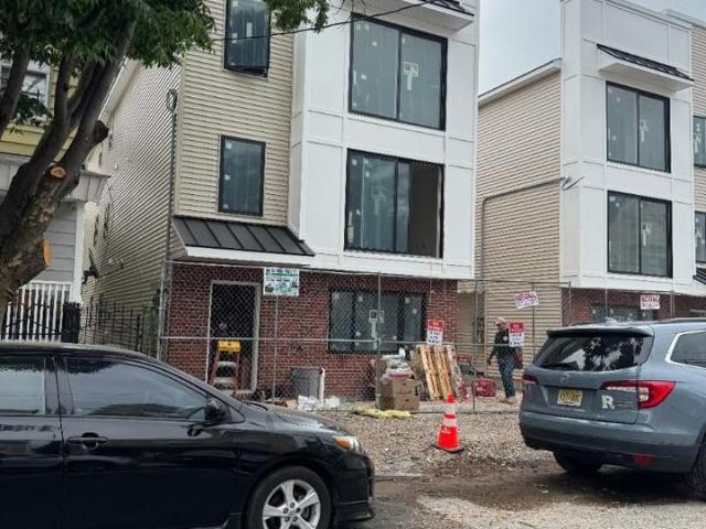 225 North 4th Street 3 Bedroom Apartment for Rent at 225 4th St, Newark, NJ 07107 Lower Roseville