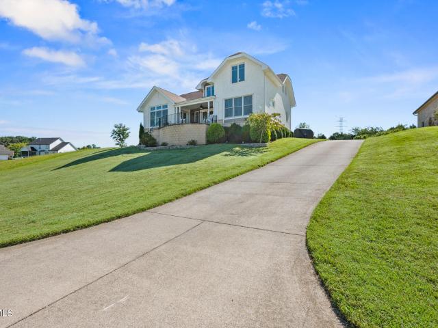225 Forest Lane N