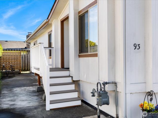 225 NE Ernst Street # 93