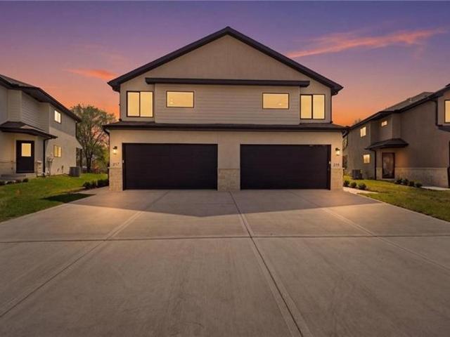 225 NW Orchard Ct, Lee's Summit, MO 64063