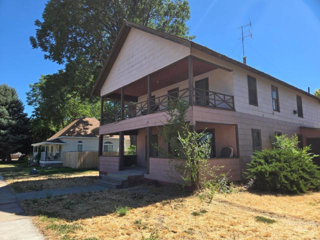 225 S 4th E