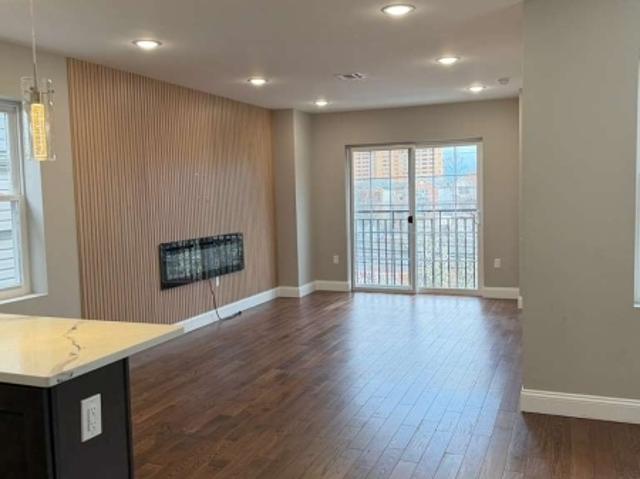 225 S 9Th St # 2