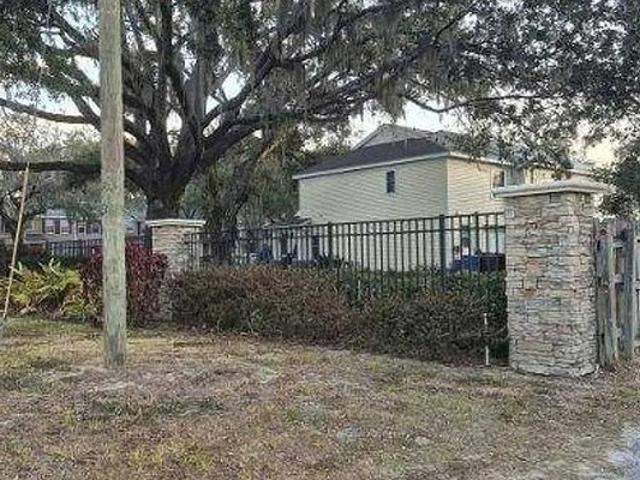 225 S Valrico Rd, Valrico, FL 33594