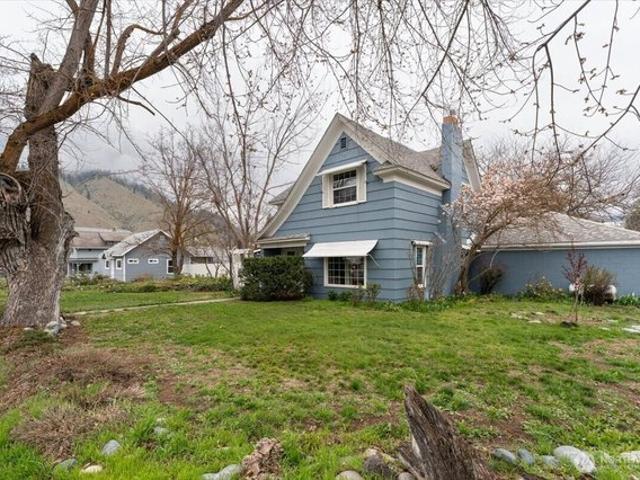 225 S Division St, Cashmere, WA 98815