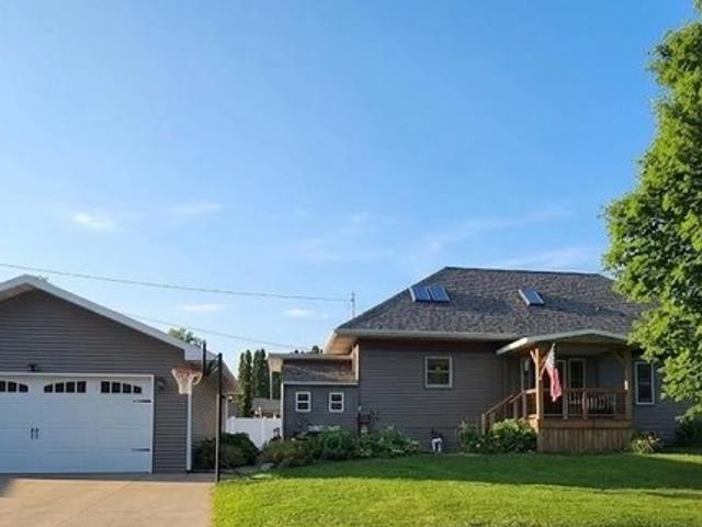 225 S Franklin St, Livingston, WI 53554