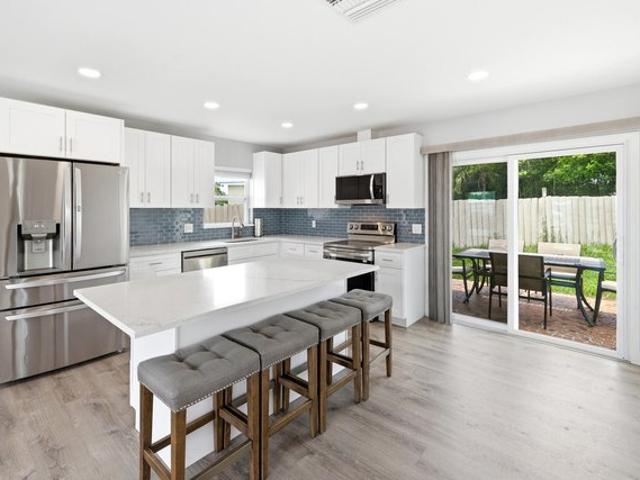 225 SE Airoso Blvd, Port Saint Lucie, FL 34983