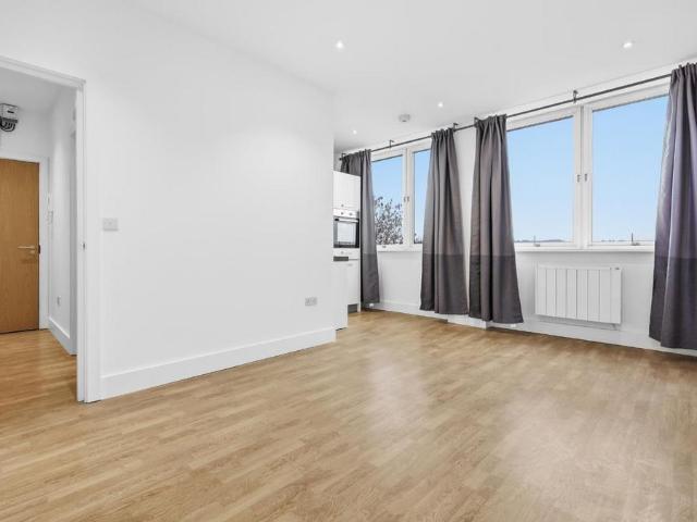 225, Shenley Road, Borehamwood, WD6 Studio to rent £1,150 pcm £265 pw