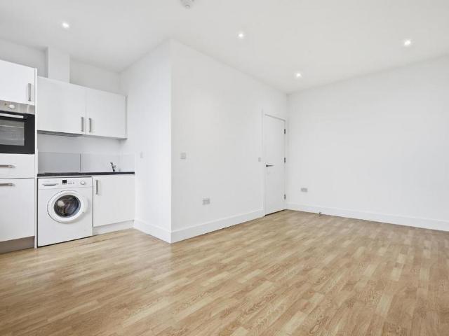 225, Shenley Road, Borehamwood, WD6 Studio to rent £1,150 pcm £265 pw
