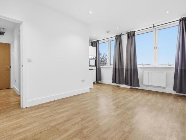 225, Shenley Road, Borehamwood WD6, Studio to rent, £1,250 pcm | PrimeLocation