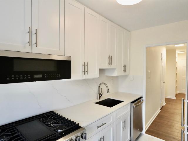 225 St Pauls Ave # 8M