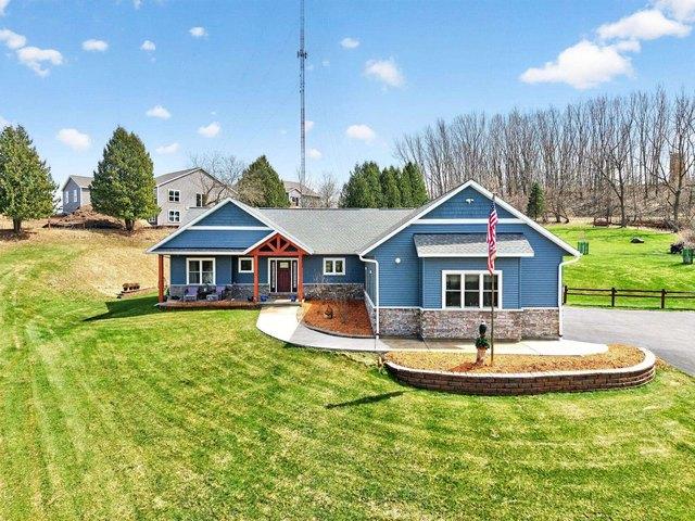 225 Stone Hill Ct, Ripon, WI 54971