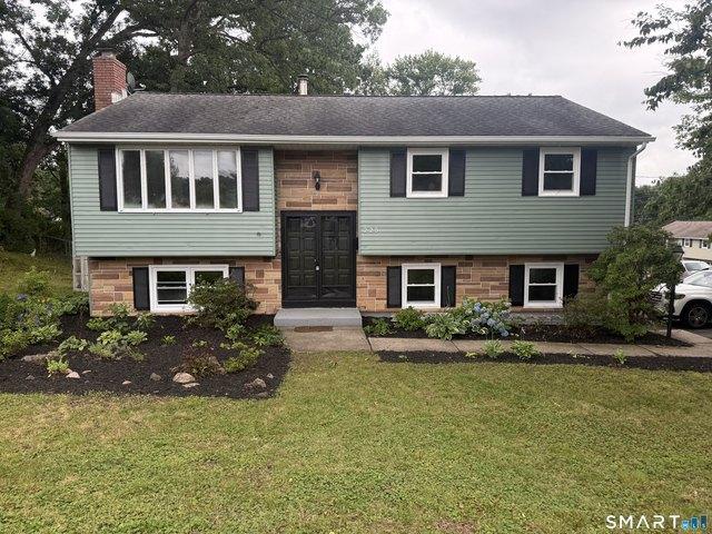 225 Stonecrest Dr, Bristol, CT 06010