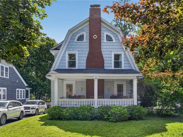 225 Strathmore Dr, Syracuse, NY 13207