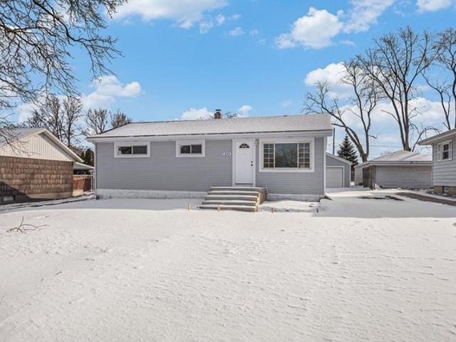 225 Sunrise Ave, Willowbrook, IL 60527