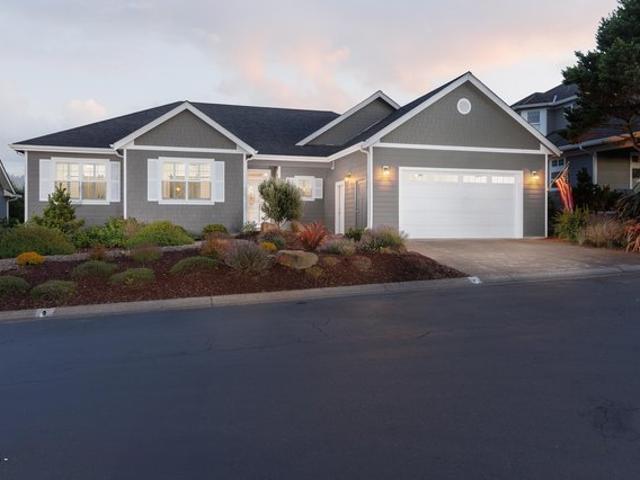 225 SW 58th St, Newport, OR 97366