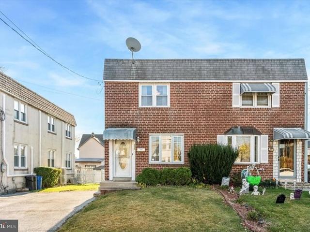 225 Swarthmore Ave, Folsom, PA 19033