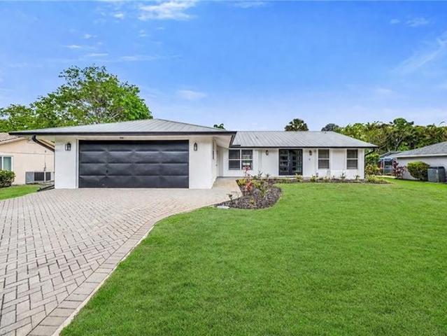 225 Pebble Beach Cir, Naples, FL 34113