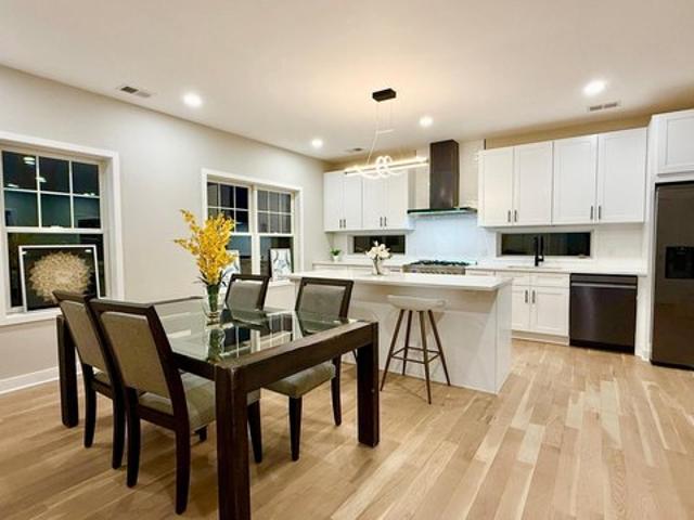 225 Penn Ave, Edison, NJ 08817