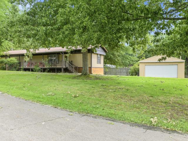 225 Pineview Dr