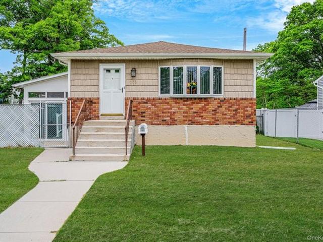 225 Ralph Ave, Babylon, NY 11702