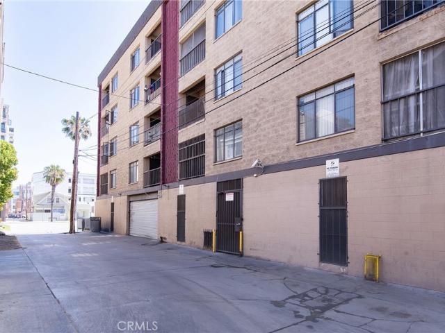 225 W 6th 405